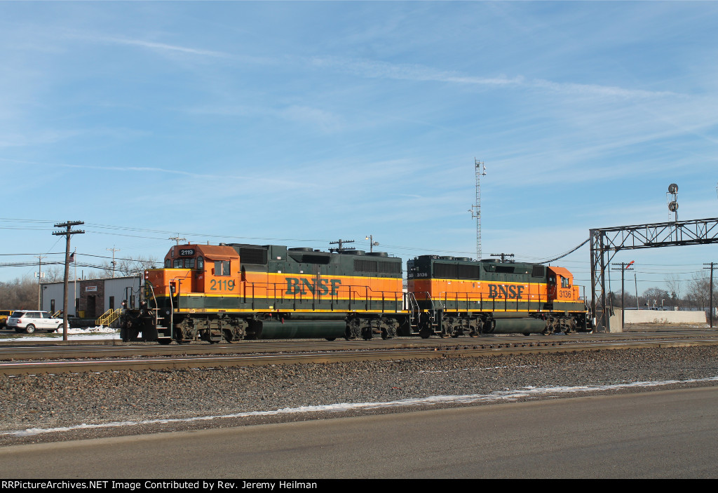 BNSF 2119 & 3136 (2)